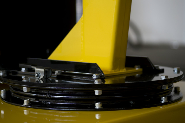 Gru a sbalzo semi-elettrica girevole Serie LG-200E - Levante Srl